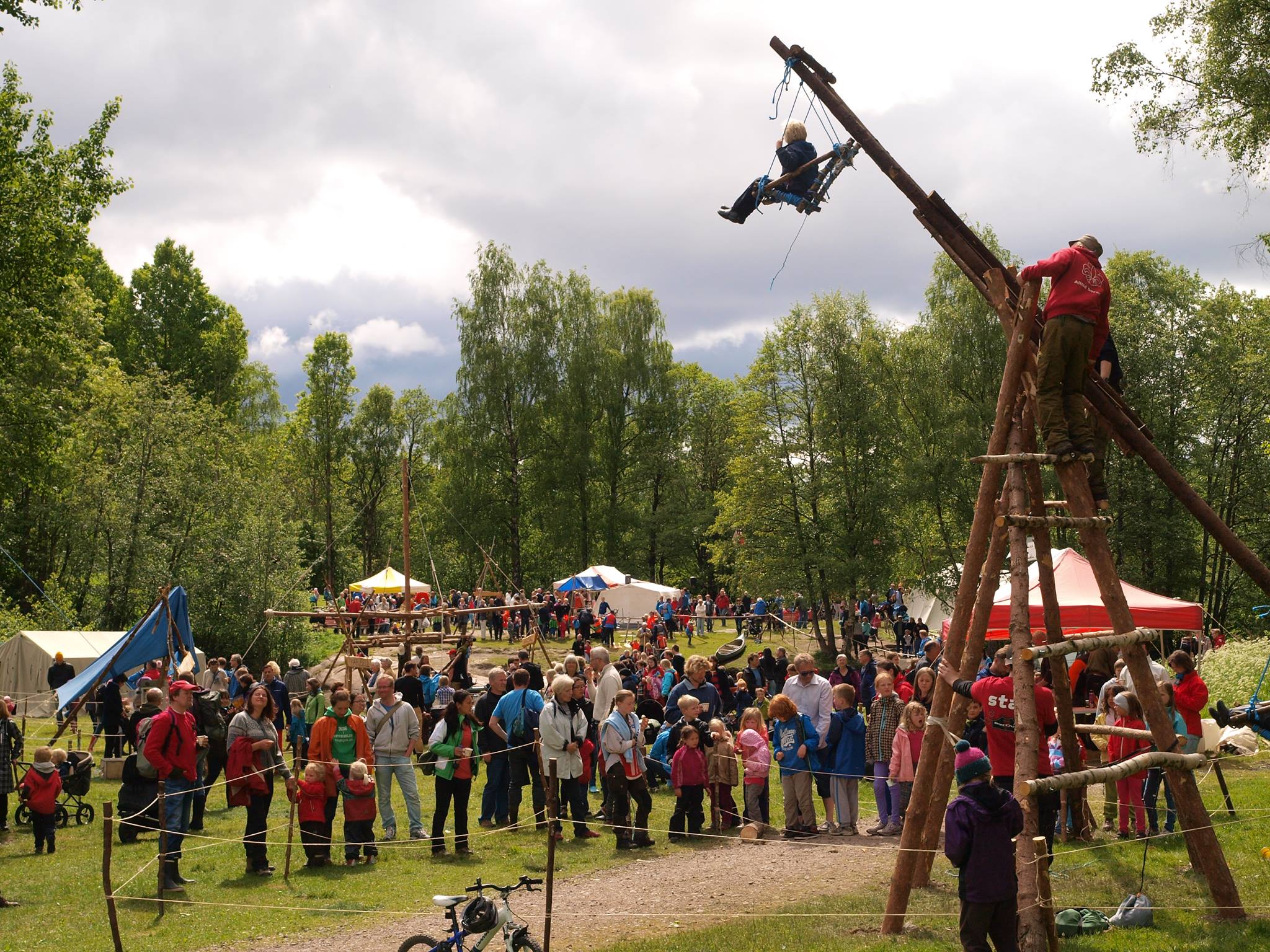 12 000 scouts et une tour de 28m — LaToileScoute
