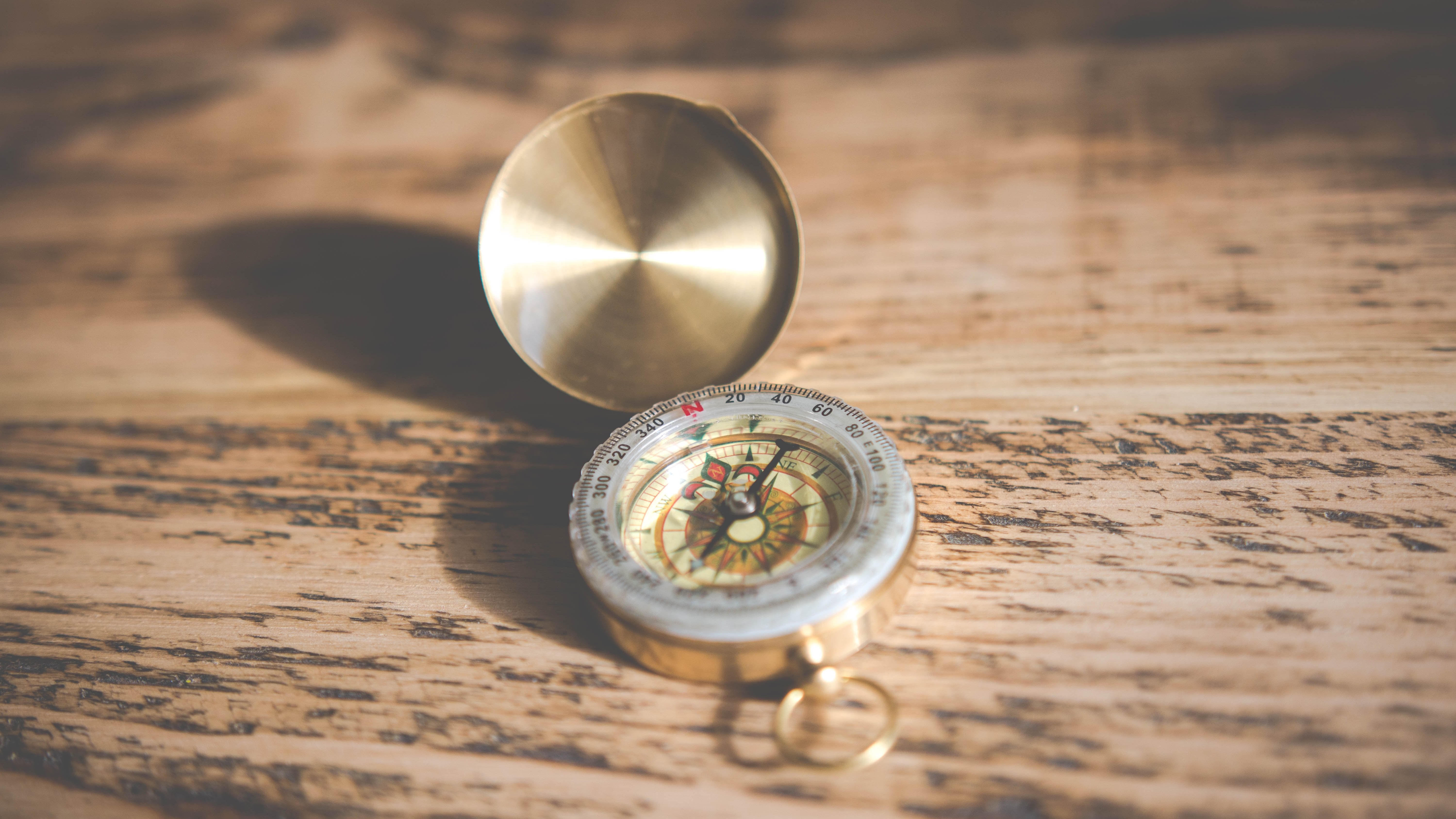 La boussole : comment ça marche ? — LaToileScoute